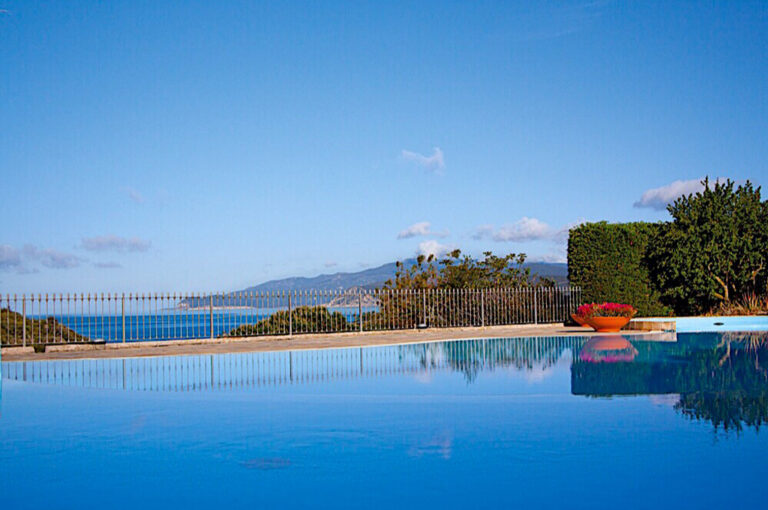 Piscina All’Isola D’Elba | Villaggio Innamorata